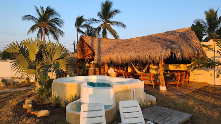 Huerta Cocotera A Pie De Playa - 1 Ha De Diversion - Pie de la Cuesta