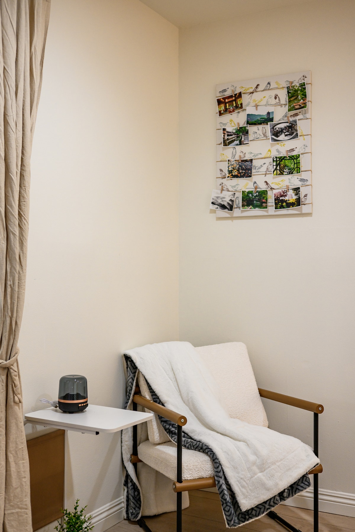 Chambre double rénovée dans le style minimaliste à Monterey Park ...