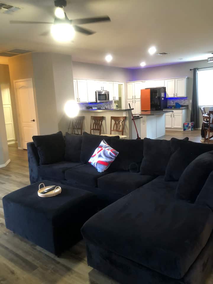 Clean & Modern Stay | Full Kitchen | Quiet Area - Avondale, AZ
