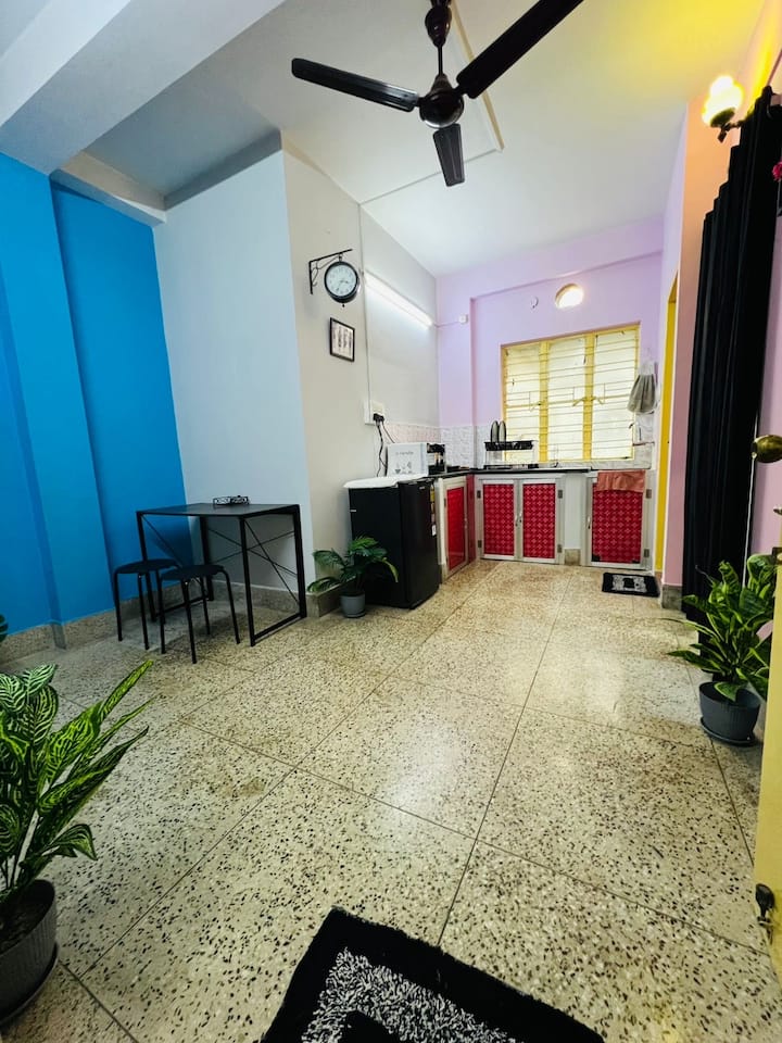 Cozy Corner In Kolkata | Near South City Mall 1bhk - China