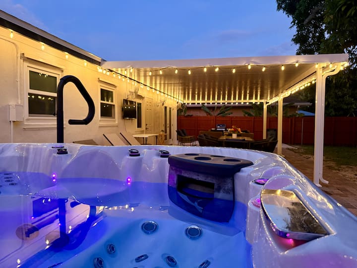 Delray Oasis – Luxe Spa, Fire Pit, Relaxing Escape - Delray Beach, FL