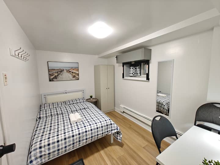 Downtown Cozy Nest Private Unit Sleeps Two - Toronto