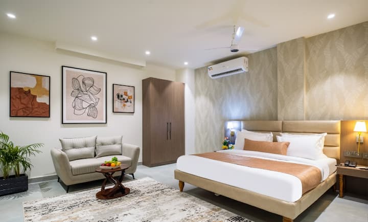 Studio Suite With Kitchenette And Premium Bathtub - Faridabad