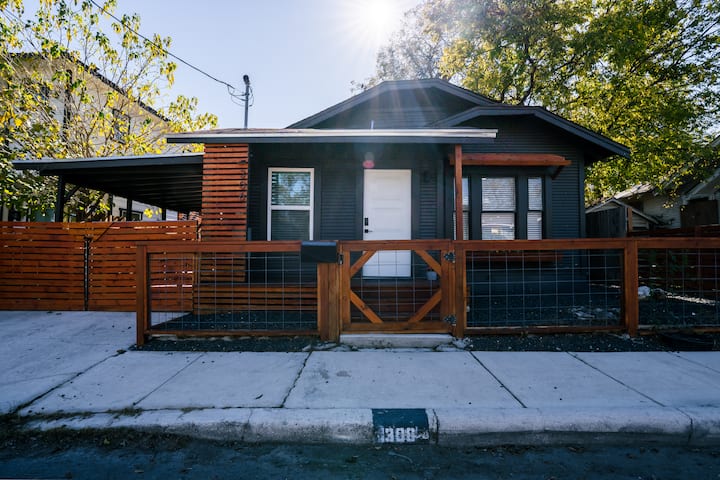 The Bluebonnet Bungalow - San Antonio, TX