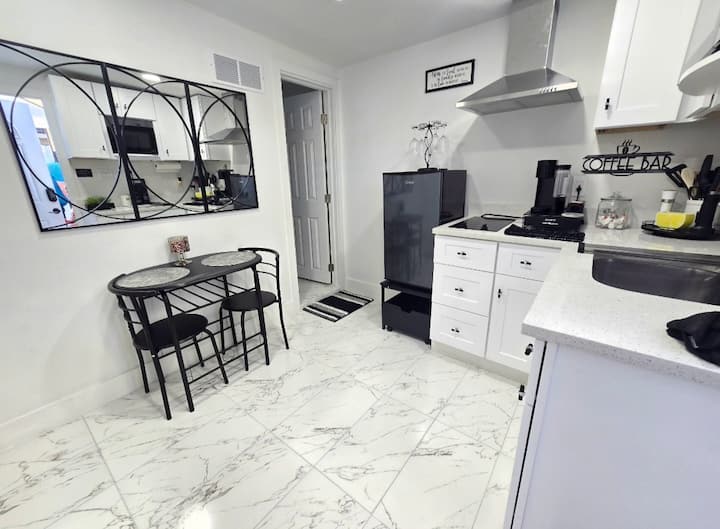 Cozy Apt/studio 5 Min From Pbi Airport &Downtown - West Palm Beach, FL