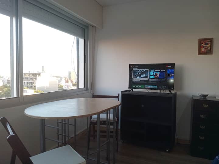 Monoambiente  En Centro,  Piso  10, Vista  Al  Río - Montevideo