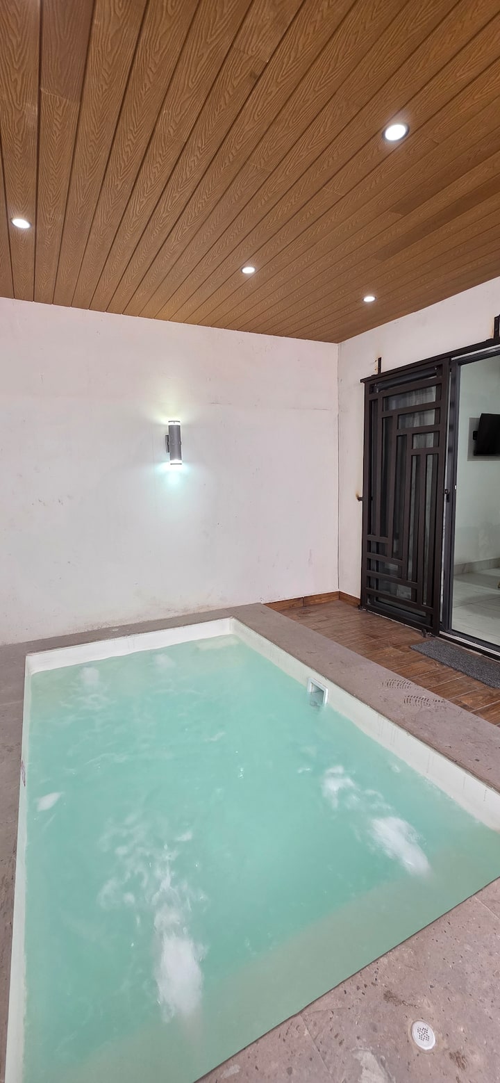 Residencia En Apodaca Con Jacuzzi - Jalisco