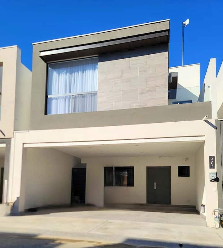 Amplia Residencia En Apodaca Con Jacuzzi - Monterrey