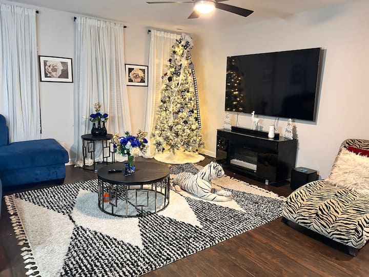 A Stunning 5 Bed, 4 Bath Home With 2 Living Areas. - Lake Wylie, SC