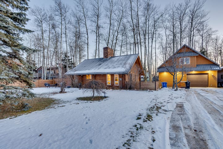 Cozy Log Cabin With Outdoor Sauna Located In Gle! - Alberta