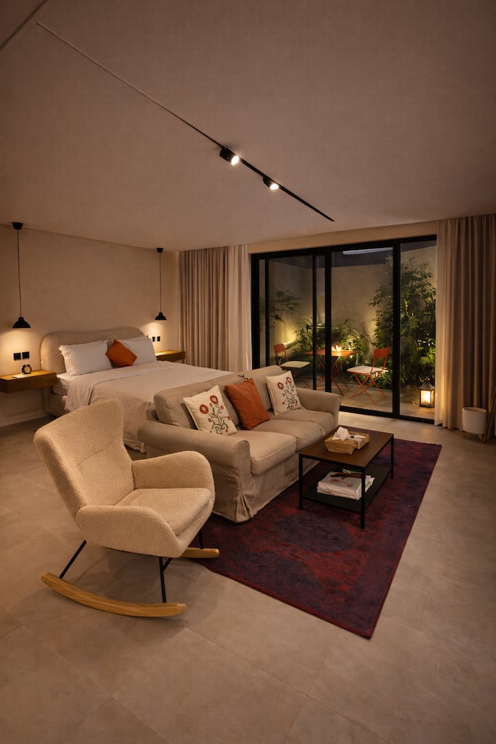 استديو انيق بحديقة خاصه بحي الأزهري- هادي - مريح - Madinah