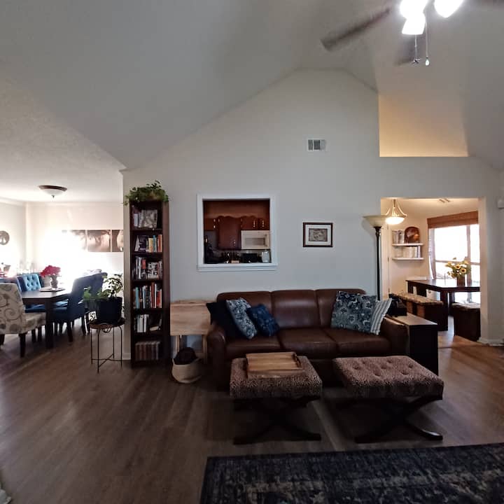 1/2 Mile From I-95 
Extra Guests & Pets Stay Free! - Savannah, GA