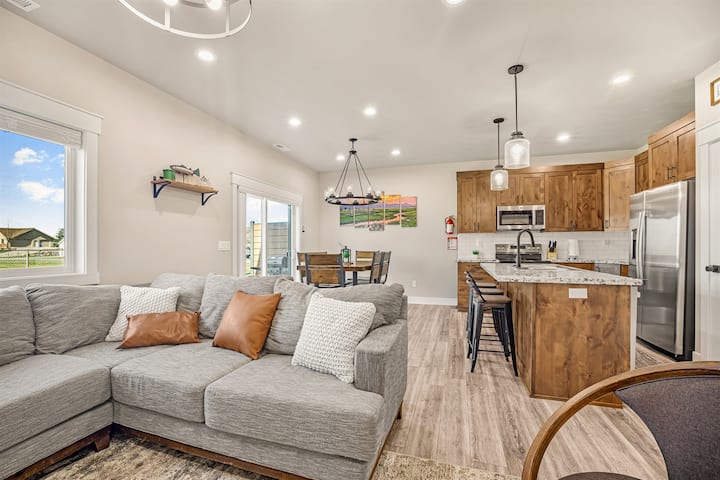 Yellowstone Gateway • Sleeps 10 • Near Yellowstone - Ashton, ID