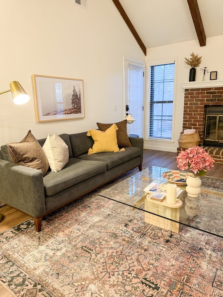 Shawnee Condo - Newly Renovated - Shawnee, KS