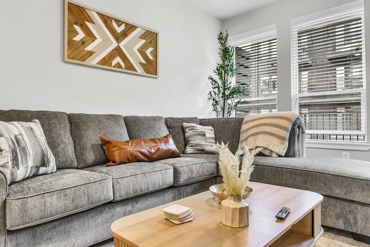 Bright Oasis Living | Luxury 1br Apartment - Dallas, TX