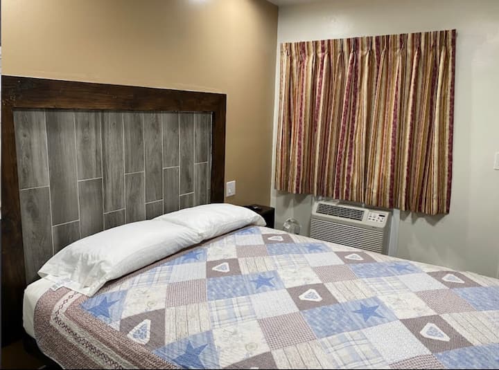 Budget Friendly Pristine Hotel Room For Rent - South Gate, CA