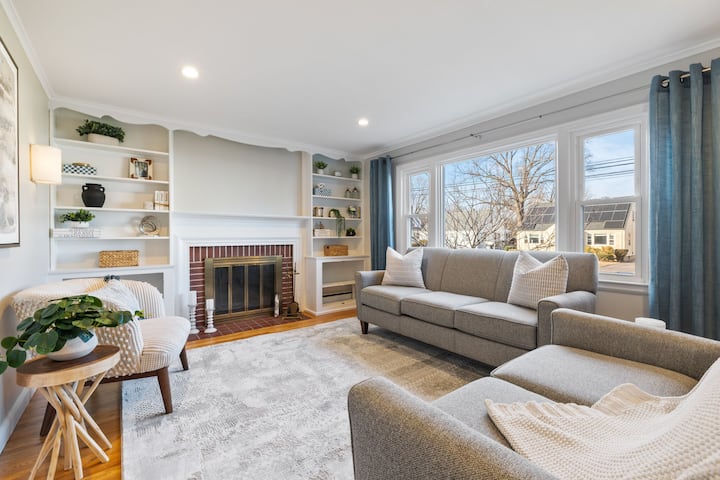 Sophisticated Living Near Blue Back Square - Hartford, CT