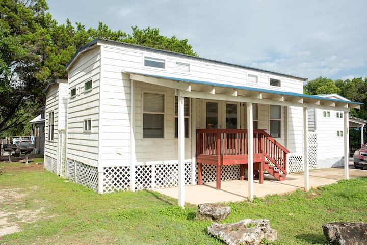 Cindy Bear Cabin - Canyon Lake, TX