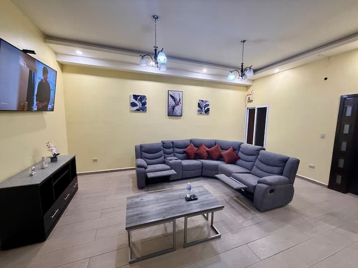 Casa Moderna, Cómoda Y Acogedora Para Descansar. - Honduras