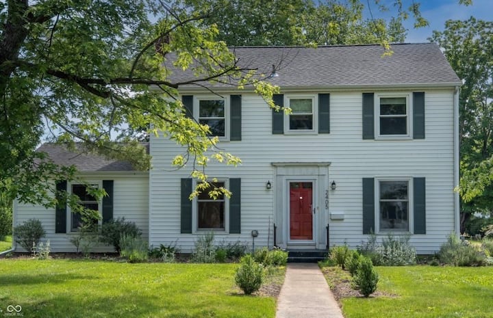 Home In Columbus - Columbus, IN