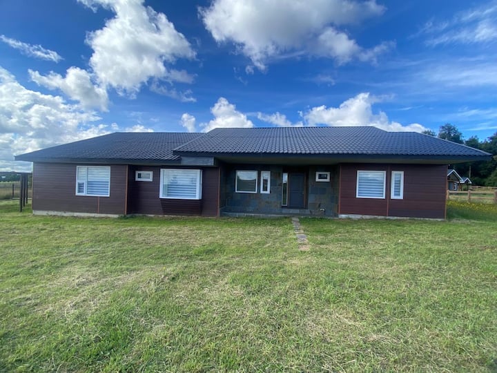 Amplia Casa Ubicada A 10 Minutos De La Pto. Varas - Puerto Varas