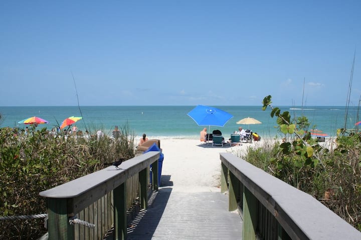 Three Lanais To Smile At The Florida Sun From. - Bonita Springs, FL