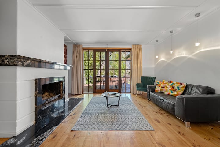 Gated & Secure Single-level Home In Cbd - Belconnen