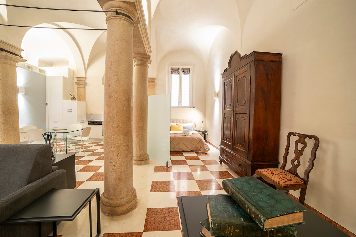 {[The Cardinal's Suite]} - Condominiums for Rent in Verona, Veneto ...