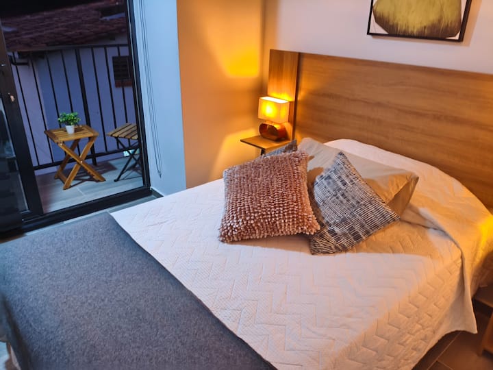 Monoambiente. Parques Del Rio, Upb, Unicentro. - Medellín