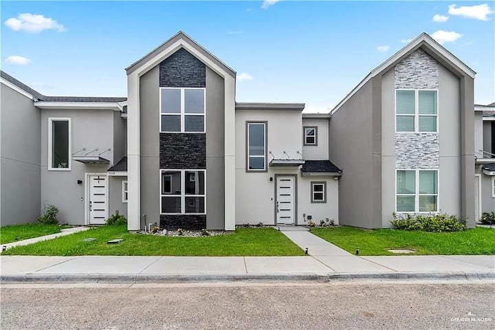 The Crown Residence - Pharr, TX