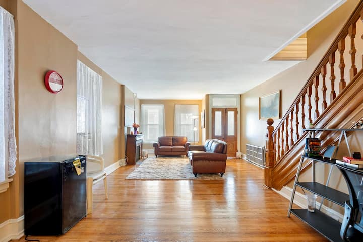 The Serenity Manor | Ideal For Work & Longer Stays - Chester, PA