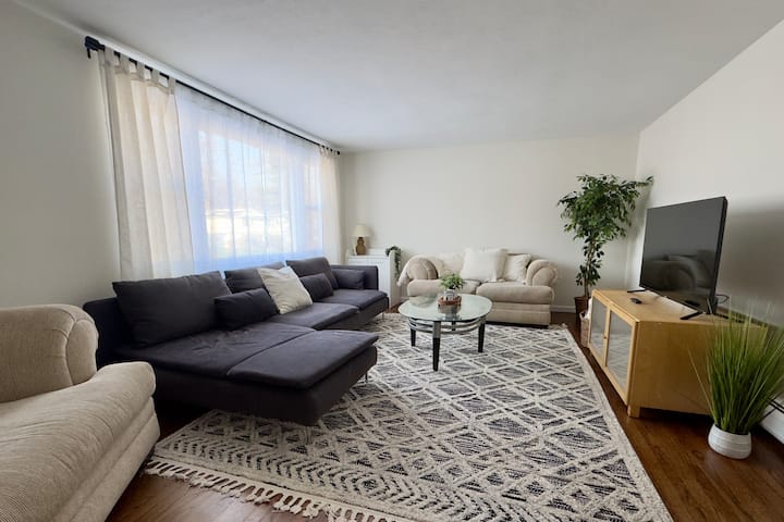 Cozy 2-bedroom & 1 Office - Bristol, CT