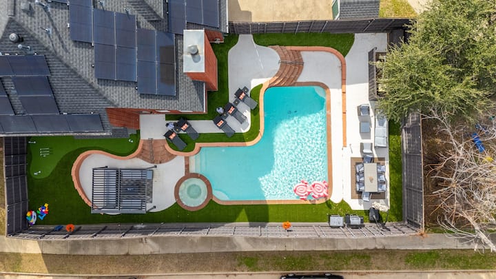 Allen Oasis| Pool, Heated Spa, Putting & Game Room - Allen, TX