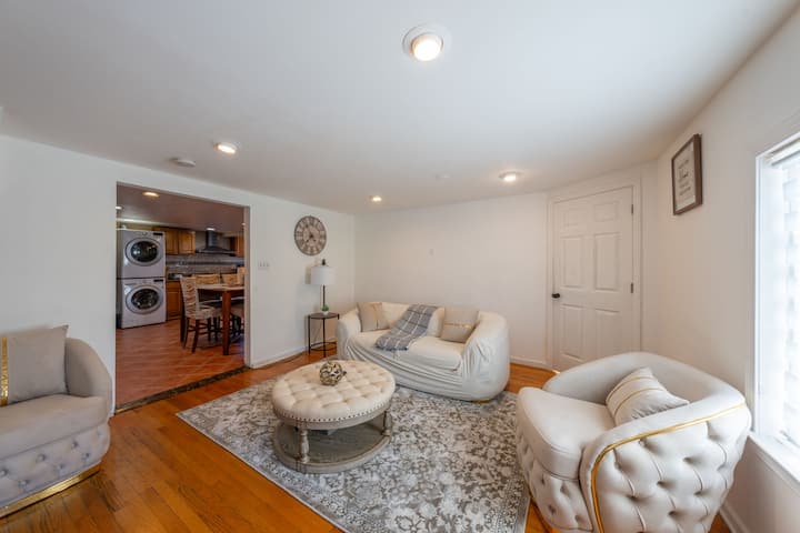 Private Driveway+nyc Access | Comfortable Nj Home - Edgewater, NJ