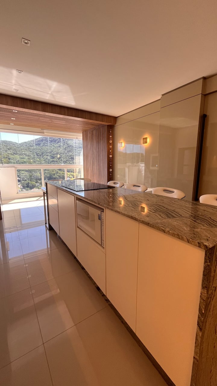 Alto Padrão Em Itapema, Perto Da Praia, Completo! - Itapema