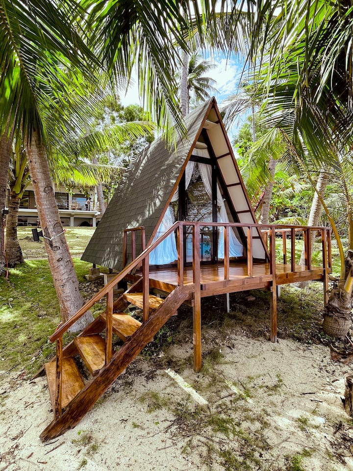 Cozy Beachfront Cabin At North Cove - San Remigio