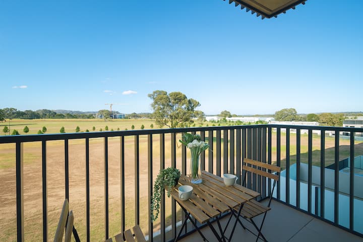 Premium 2br Apartment With Open Views In Gungahlin - Canberra