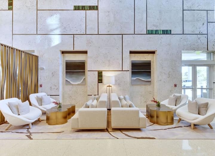 Carillon Miami Hotel - Miami Beach, FL