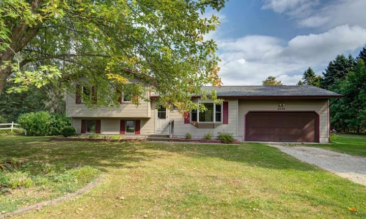 New 3 Bedroom House Traverse City. Near Long Lake - Interlochen, MI