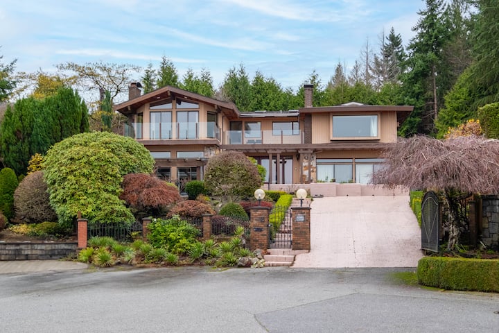 Elegant Cypress Park Villa W/ Panoramic Ocean View - Horseshoe Bay