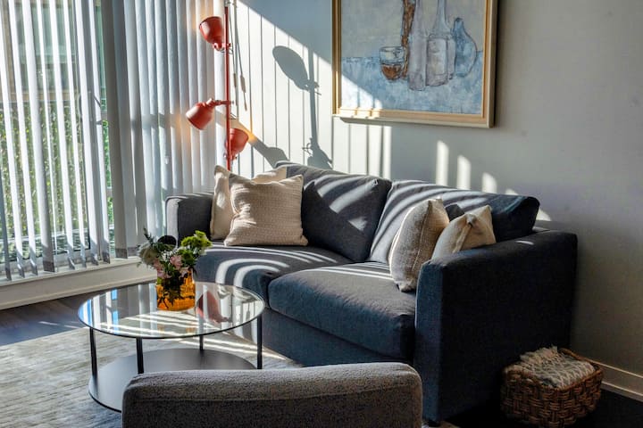 Luxury Condo Steps To Subway | Quiet Neighbourhood - 256