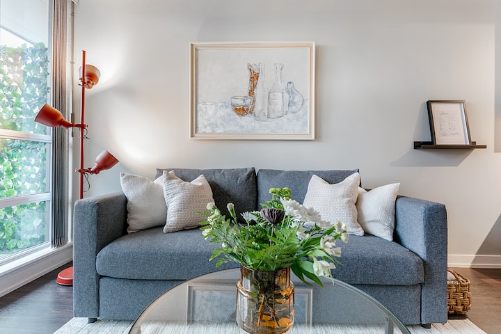 Luxury Condo Steps To Subway | Quiet Neighbourhood - Toronto