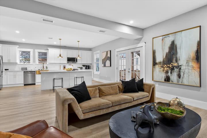 Luxury Condo Near Downtown - Boston, MA