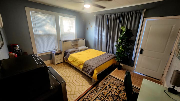 Private Denton Studio | Half Block To Unt - Denton, TX