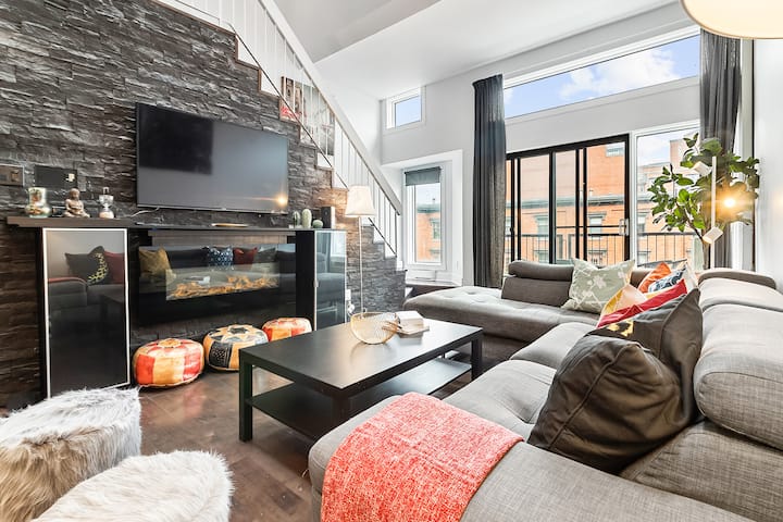 Stylish 2 Bedroom Apt, Steps To Place Des Arts - Montreal