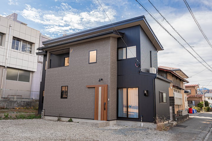 ～富士山とレトロが交差する観光ストリート～
「富士山・日常・レトロ」を体感できる特別な場所 - Mount Fuji