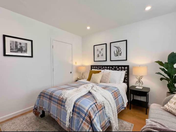 Charming Stylish Stay Near Highland Hospital Area - Oakland, CA