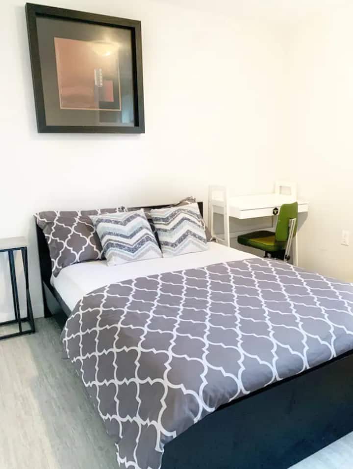 Stylish Suite: Separate Entrance & Free St Parking - Waterloo