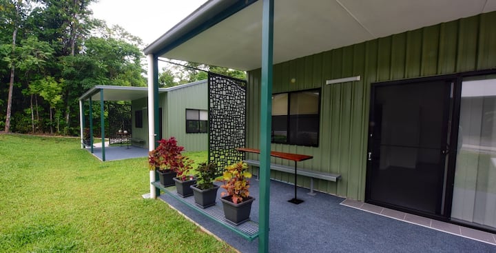 Room 1 With 3 King Single Beds - Daintree