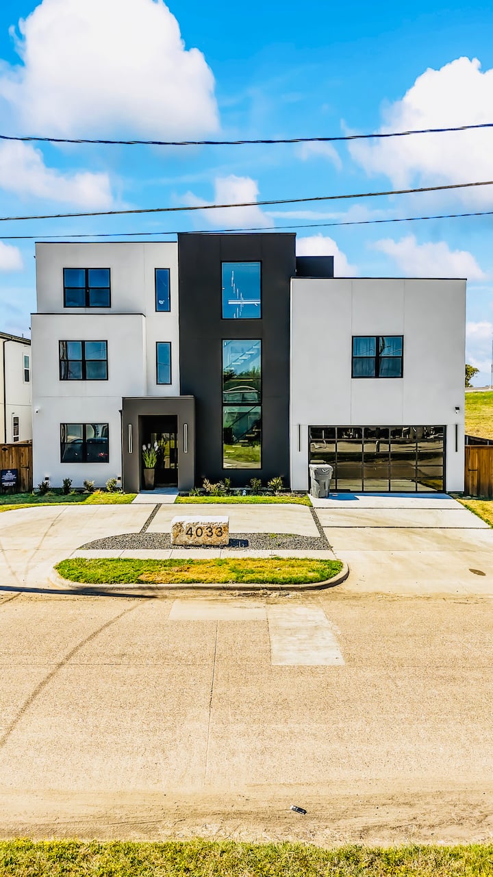 Ultra Modern 5 Br New Home W/ Rooftop & Full Yard - Dallas, TX